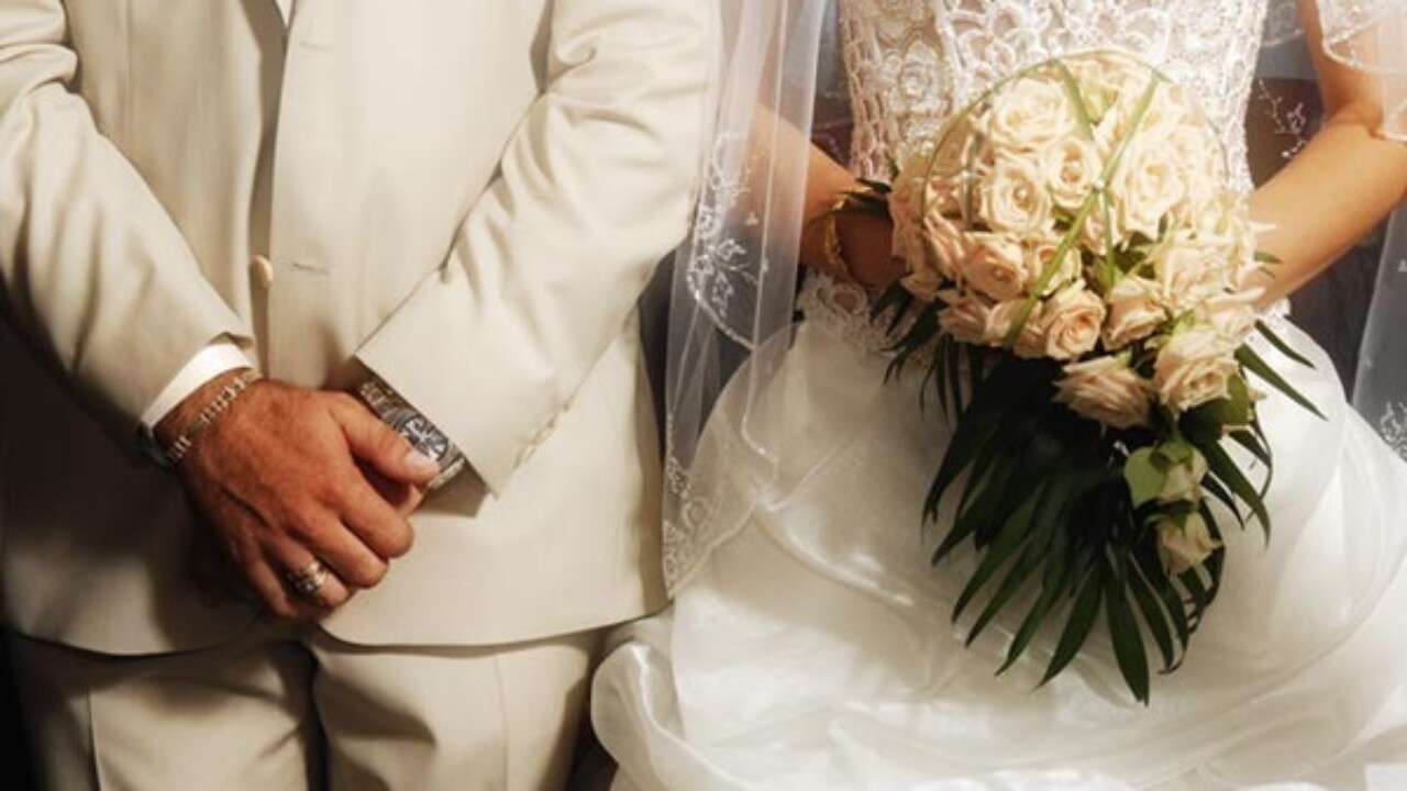Η νύφη μου κάνει ότι θέλει τον γιο μου & δεν θα δώσει το όνομά μου στο ...